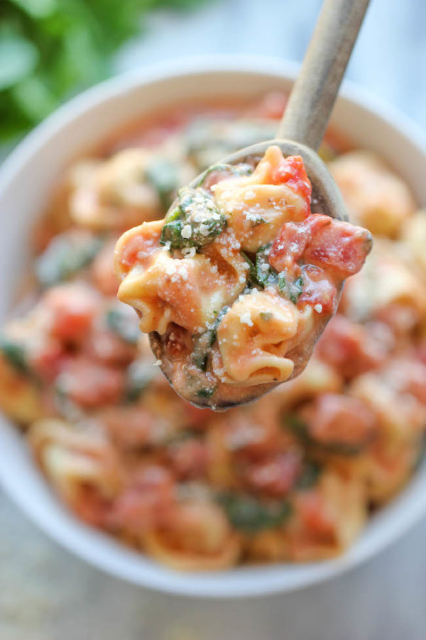 Spinach Tomato Tortellini - Damn Delicious