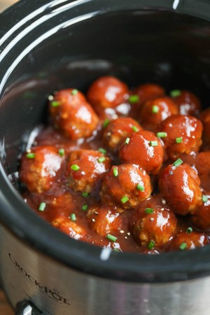 Slow Cooker Cocktail Meatballs - Damn Delicious