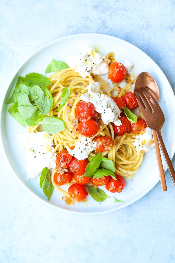 Summer Spaghetti with Tomatoes and Burrata - Damn Delicious