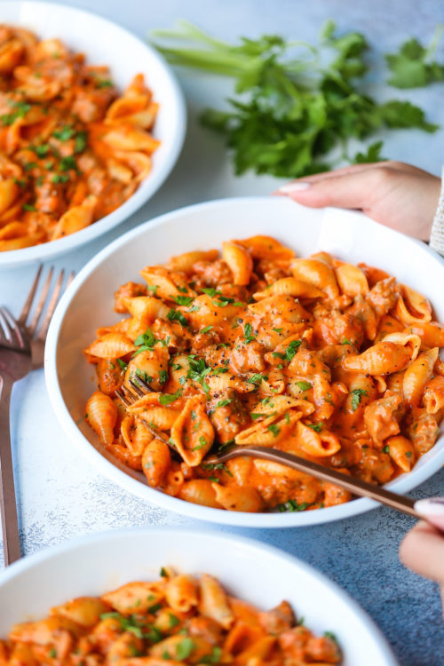 Creamy Red Pepper Shell Pasta - Damn Delicious
